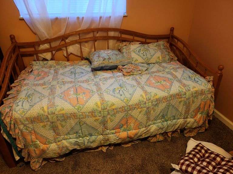 Twin Daybed W/Contents & Pull Out Trundle Bed - Auction Ohio
