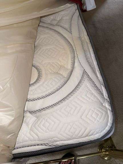 Complete Bedding - Auction Ohio