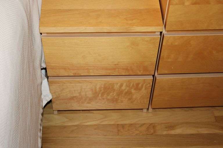 Maple Bedside Chest & Lamp - Auction Ohio