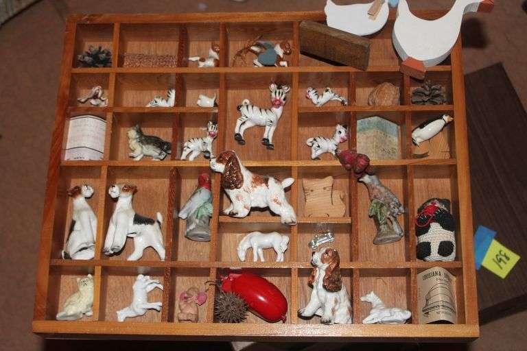 Curio Display Box & Miniature Figures - Auction Ohio