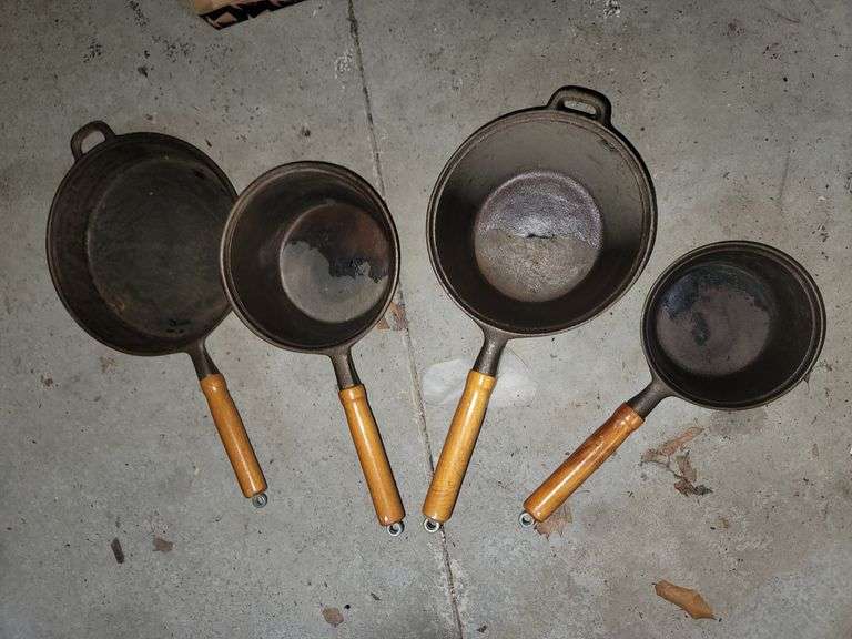 4 cast iron pans with wood handles - Auction Ohio