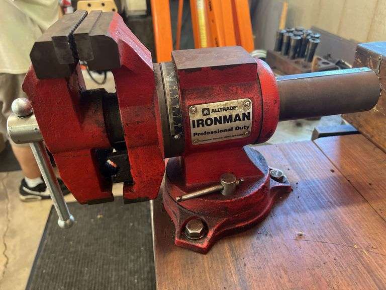 Swivel Bench Vise - Auction Ohio