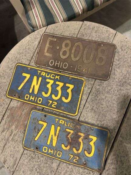 Vintage license plates - Auction Ohio
