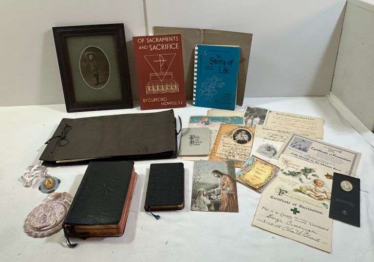 Black & White Photos/Ephemera/Books - Auction Ohio