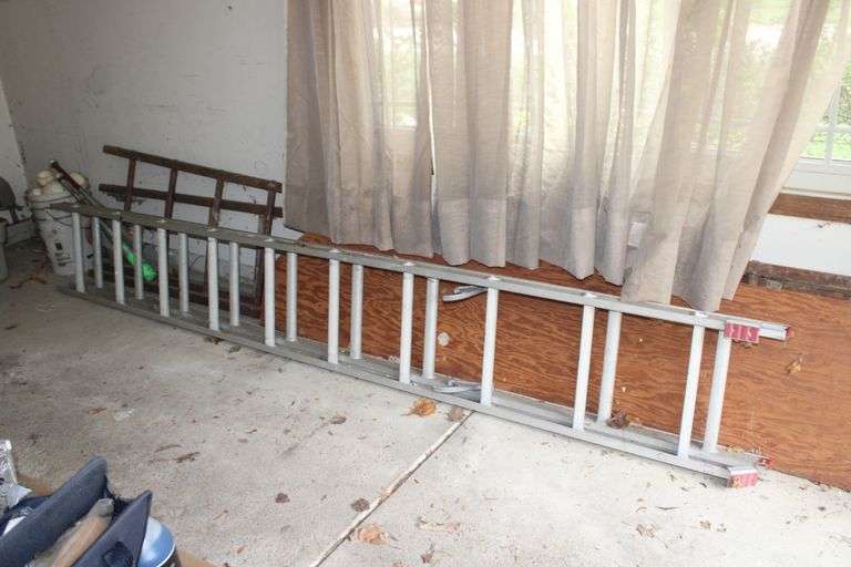 Extension Ladder - Auction Ohio