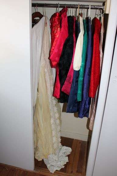 Women's Clothing - Auction Ohio