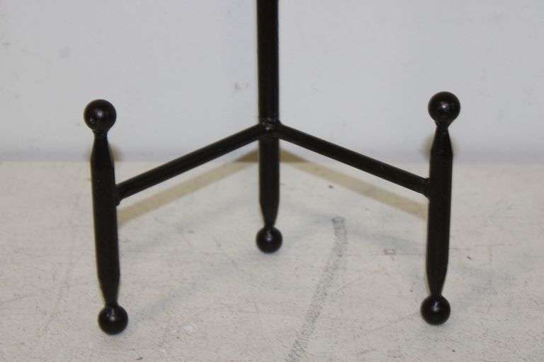 Metal Display Stands - Auction Ohio
