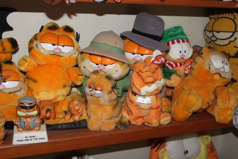 Garfield Plush Collection - Auction Ohio