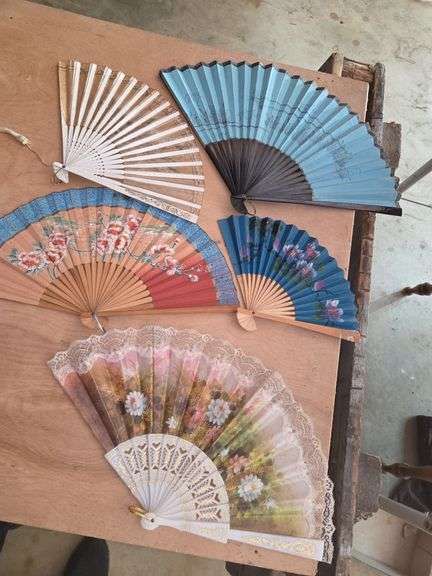 5 beautiful hand held fans - Auction Ohio