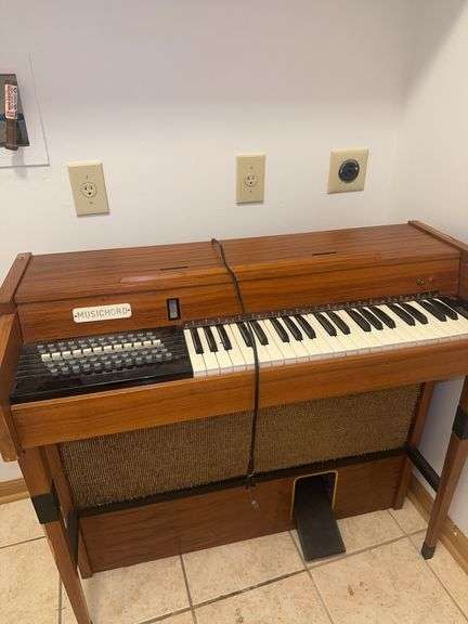 Vintage MUSICHORD small organ - Auction Ohio