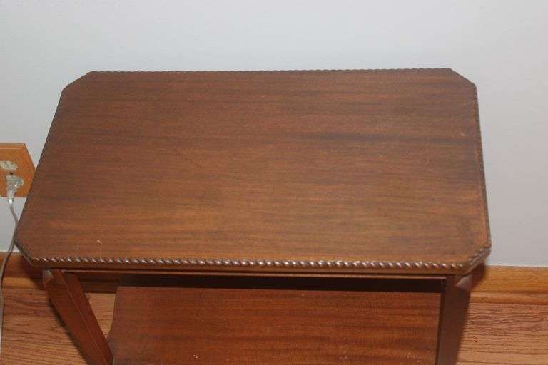 Hepplewhite Side Table - Auction Ohio