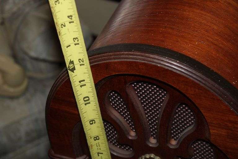 Thomas Collector's Edition Radio - Auction Ohio