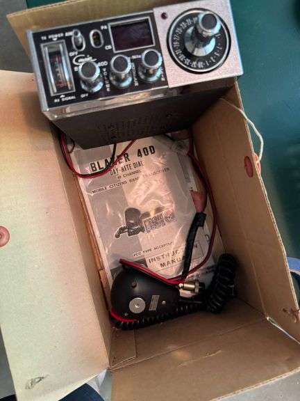 Courier Blazer 40D CB Radio with Microphone and Manual - Auction Ohio