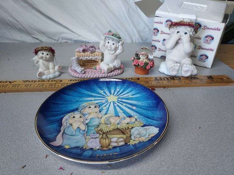 4 Dreamsicles Figures & 1 Collector Plate - Auction Ohio