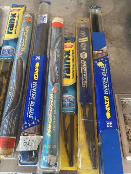Varity of different size windshield wipers - Auction Ohio
