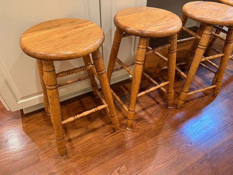 Oak Wooden Stools - Auction Ohio