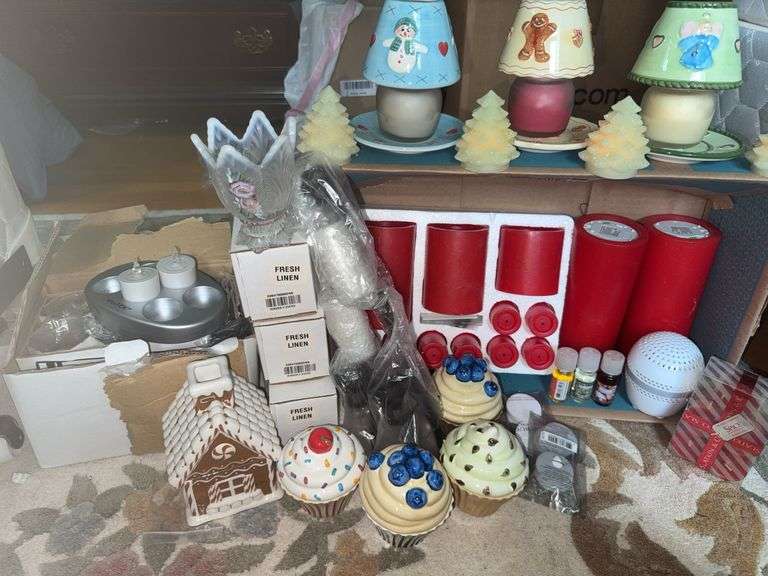 Fenton, Candles & More. - Auction Ohio