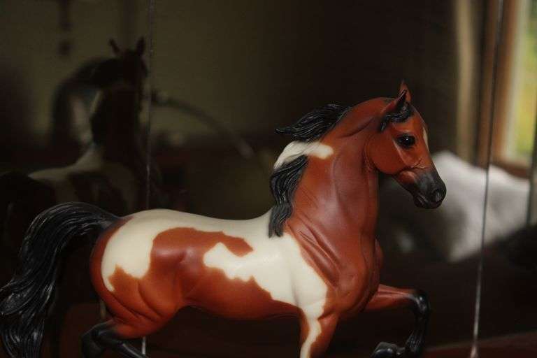 Breyer Bay Pinto National Show Horse Figure - Auction Ohio