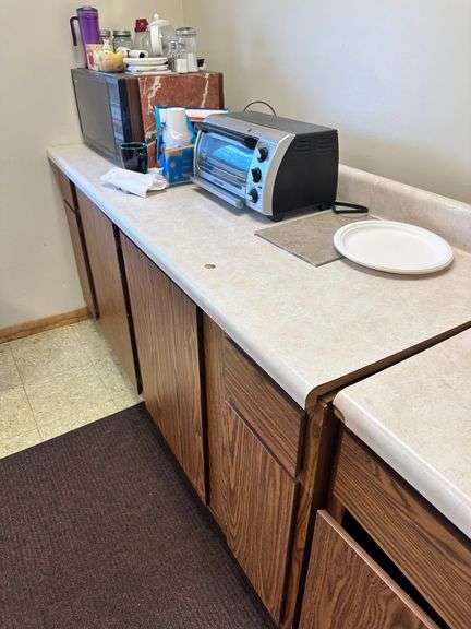 Long Counter with Base Cabinets - Auction Ohio