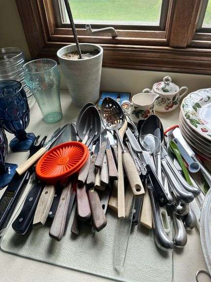 Large Lot Kitchenware & Dishes - Auction Ohio