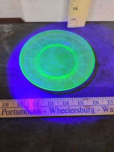 Uranium Green Glass Plate 6" - Auction Ohio
