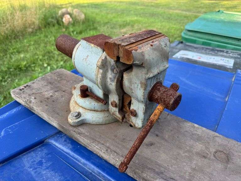 Bench Vise - Auction Ohio
