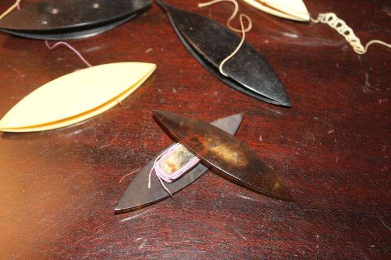 Vintage Tatting Shuttles with 1968 Note – Set of 9 - Auction Ohio