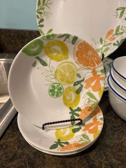 Mixed patterns Corelle Vitrelle plates and bowls - Auction Ohio