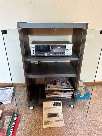 Sanyo Stereo with Cabinet & Records - Auction Ohio