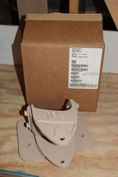 Reyco Vehicle Spring Hanger Part No. 10003152 - Auction Ohio