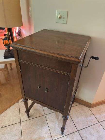 Saxophonic victrola "record player"-works! - Auction Ohio