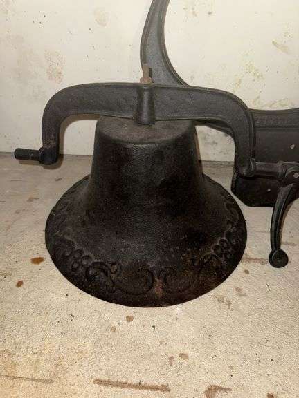 Cast iron Bell - Auction Ohio
