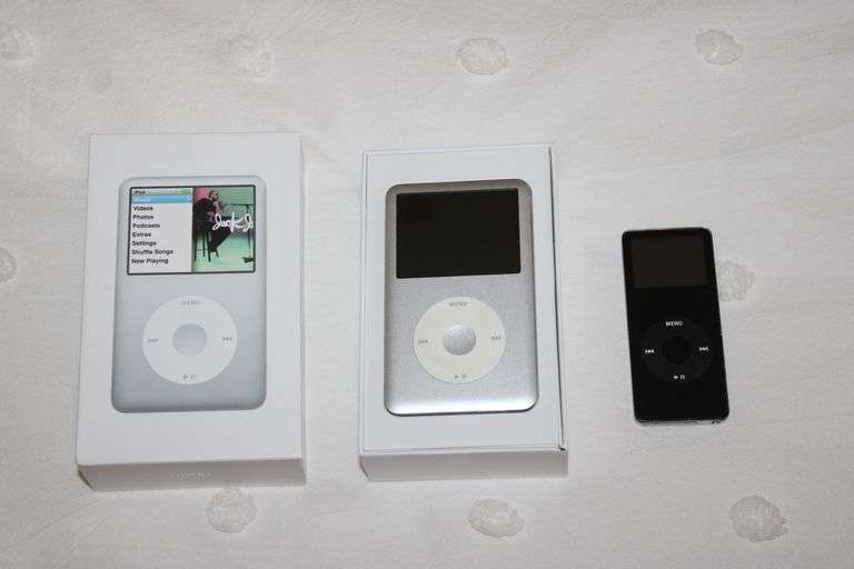 Apple iPods With Box - Auction Ohio