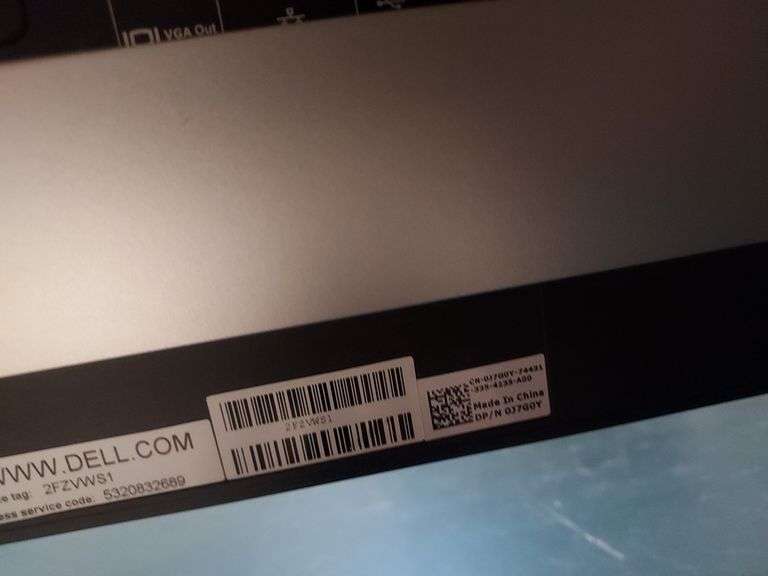 2 Dell Computer Monitors - Auction Ohio