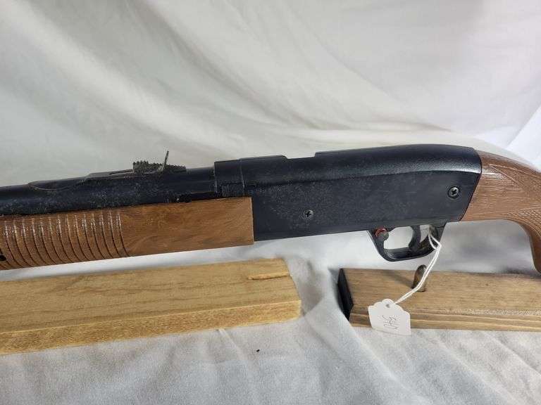 Daisy Model 840 BB/Pellet Gun - Auction Ohio
