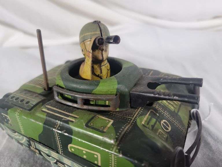 Haji Tin Litho Observation Tank - Auction Ohio