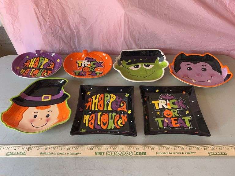 7 Assorted Halloween Plates - Auction Ohio