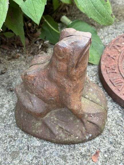 Cast Iron Frog Sundial and Frog Sculpture - Auction Ohio