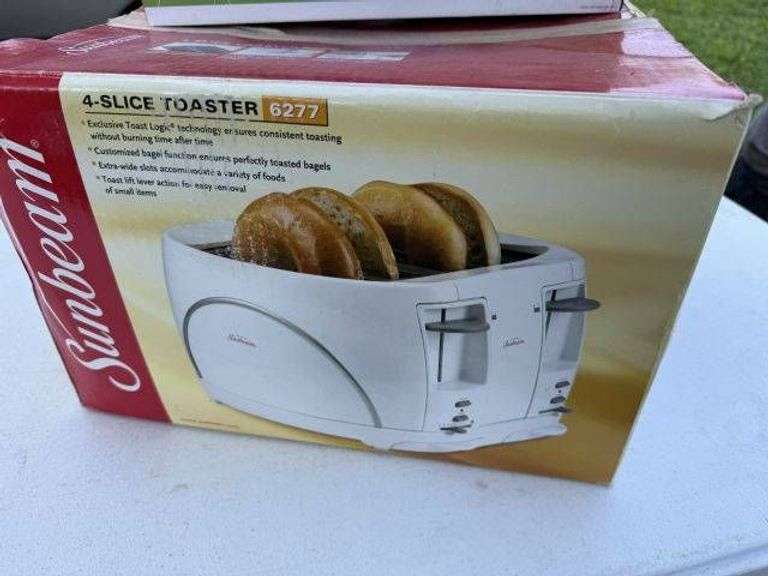 Sunbeam 4-Slice Toaster with Discovery Kids Marine Lamp - Auction Ohio