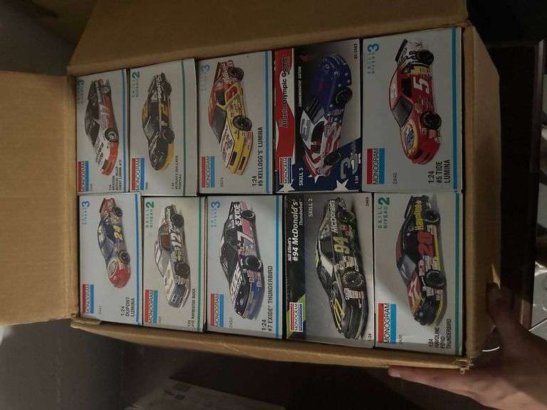 11 Monogram 1:24 NASCAR Model Kits - Auction Ohio