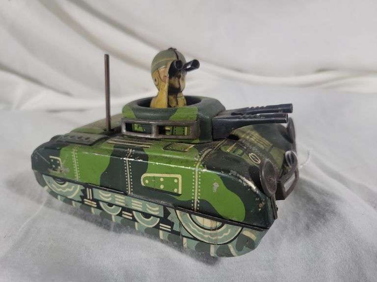 Haji Tin Litho Observation Tank - Auction Ohio
