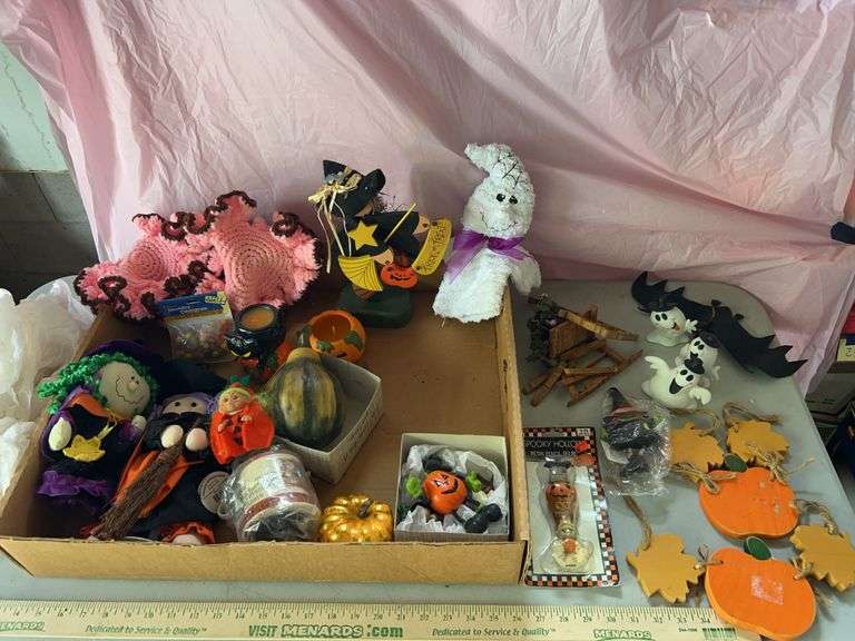 Assorted Halloween Decor - Auction Ohio