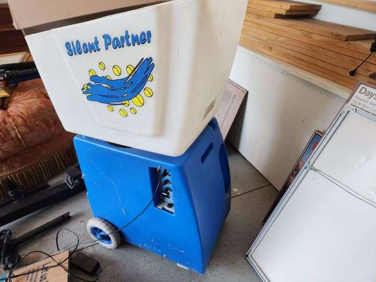 Tennis Ball Machine - Silent Partner - Auction Ohio
