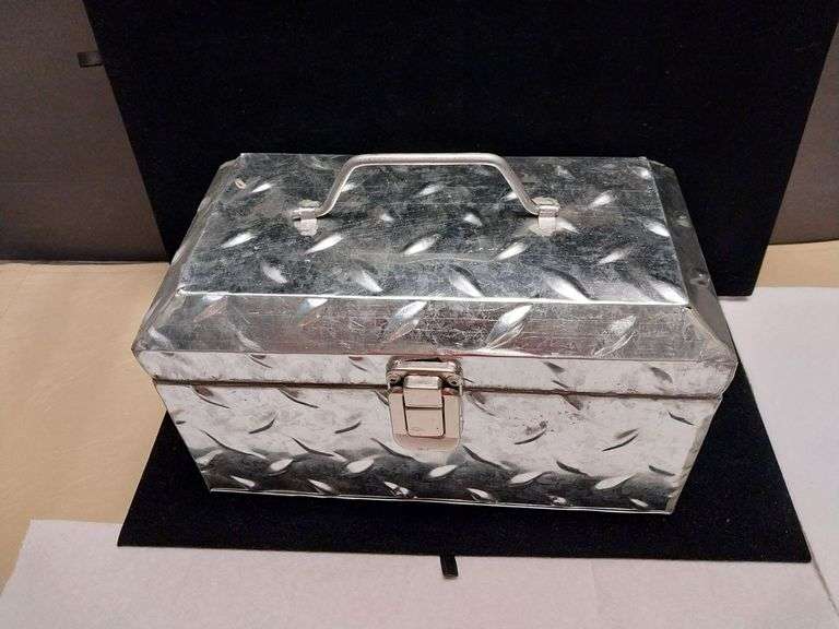 Vintage-Style Aluminum Diamond Plate Metal Storage Box with Handle – 9 ...