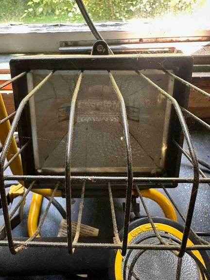 Portable Halogen Work Light with Clamp and Adjustable Stand - Auction Ohio