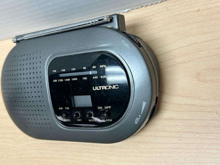 Ultronic Model 846 Portable AM/FM Radio Alarm Clock – Battery Operated ...