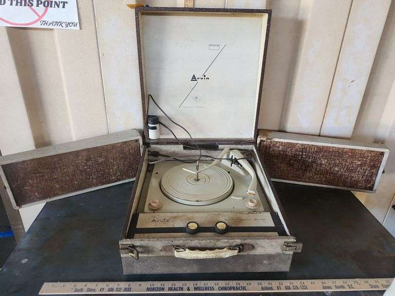 Vintage Arvin Record Player Untested & Case Is Damaged - Auction Ohio