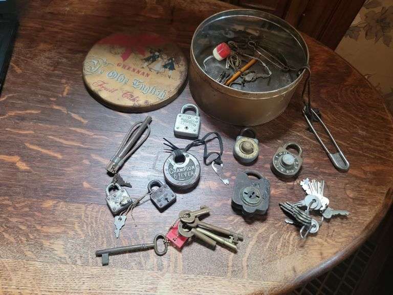 Vintage Tin, Assorted Keys & Locks - Auction Ohio