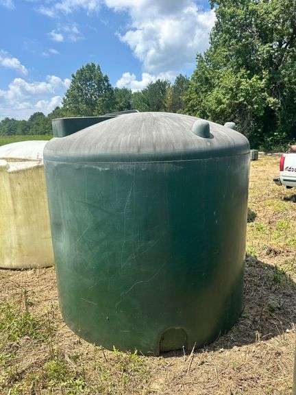 Second Green Poly Vertical Storage Tank - Auction Ohio