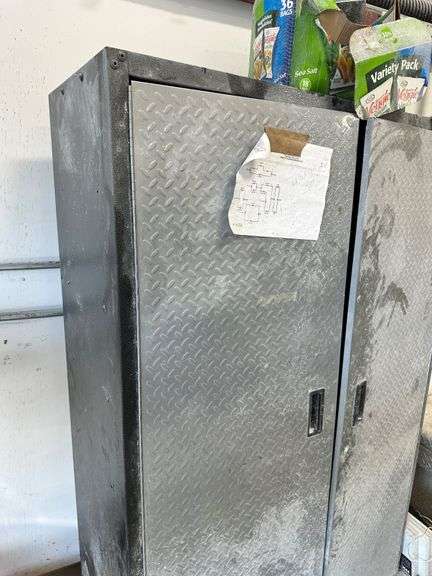 Diamond plate double-door metal storage cabinet - Auction Ohio